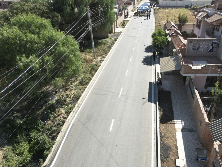ALCALDE PEDRO GUTIÉRREZ ENTREGÓ EL ASFALTADO DE LA CALLE BENEMÉRITOS DE ...